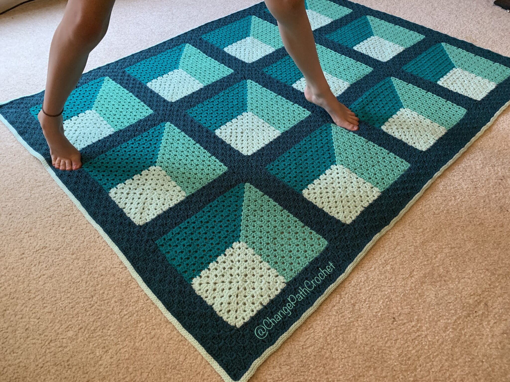 3D Squares Illusion Afghan Crochet Pattern - Change Path Crochet